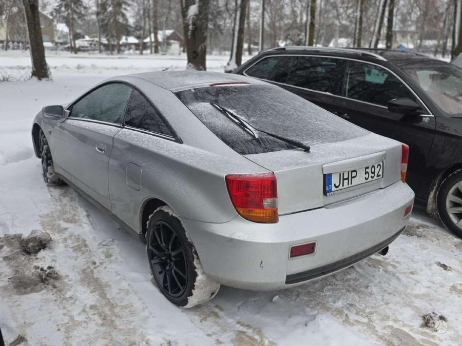 Pelēks Toyota Celica 2000 Viļņa, ar dzinēja tilpumu 1.79 L un nobraukumu 295 tūkst. km par 1100 €, foto 4 vietnē AUTOMOTO.COM.LV