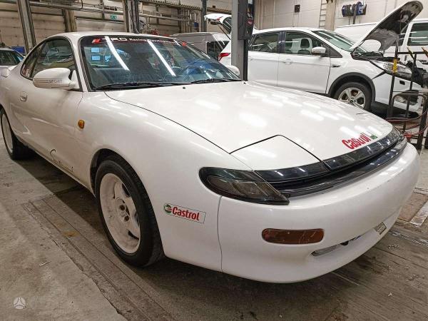 Balts Toyota Celica 2001 Klaipėda, ar dzinēja tilpumu 2.00 L un nobraukumu 270 tūkst. km par 4500 €, foto 1 vietnē AUTOMOTO.COM.LV