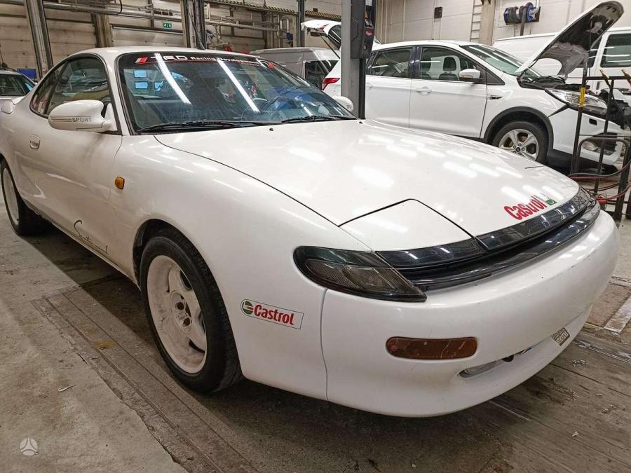 Balts Toyota Celica 2001 Klaipėda, ar dzinēja tilpumu 2.00 L un nobraukumu 270 tūkst. km par 4500 €, foto 1 vietnē AUTOMOTO.COM.LV