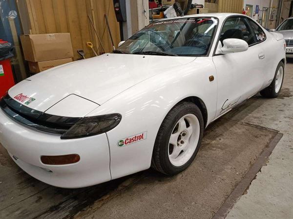 Balts Toyota Celica 2001 Klaipėda, ar dzinēja tilpumu 2.00 L un nobraukumu 270 tūkst. km par 4500 €, foto 3 vietnē AUTOMOTO.COM.LV