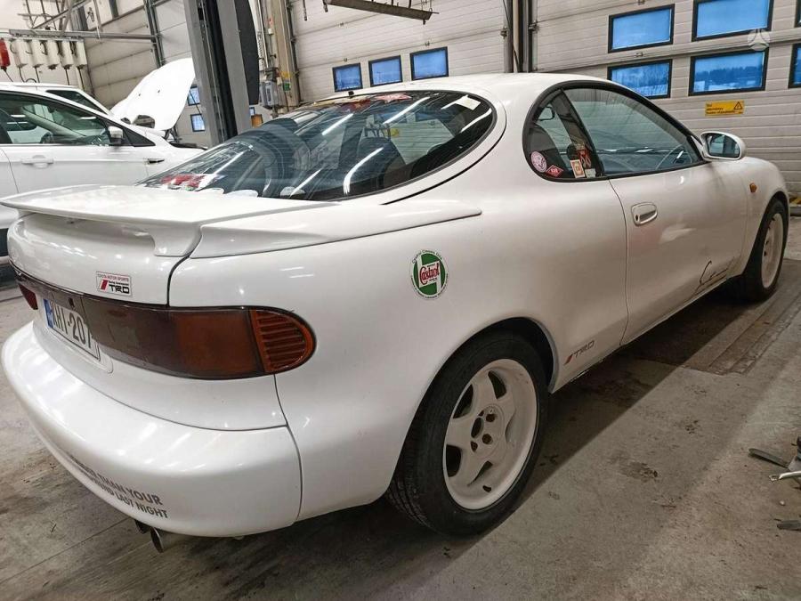 Balts Toyota Celica 2001 Klaipėda, ar dzinēja tilpumu 2.00 L un nobraukumu 270 tūkst. km par 4500 €, foto 4 vietnē AUTOMOTO.COM.LV