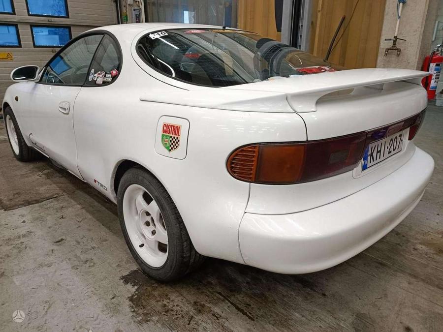 Balts Toyota Celica 2001 Klaipėda, ar dzinēja tilpumu 2.00 L un nobraukumu 270 tūkst. km par 4500 €, foto 5 vietnē AUTOMOTO.COM.LV