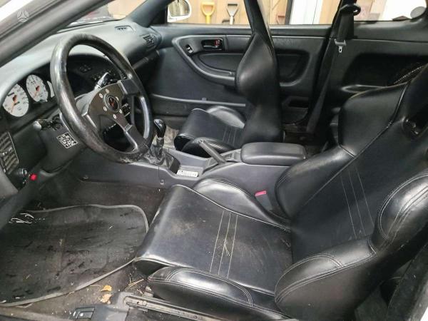 Balts Toyota Celica 2001 Klaipėda, ar dzinēja tilpumu 2.00 L un nobraukumu 270 tūkst. km par 4500 €, foto 9 vietnē AUTOMOTO.COM.LV