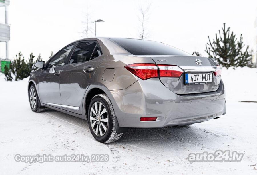 Beige Toyota Corolla 2015 in Tallinn, with an engine capacity of 1.60 L and mileage of 184 thousand km for 10500 €, photo 4 on AUTOMOTO.COM.LV
