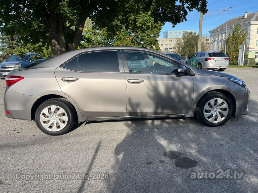 Beige Toyota Corolla 2015 in Tallinn, with an engine capacity of 1.60 L and mileage of 119 thousand km for 8500 €, photo 4 on AUTOMOTO.COM.LV