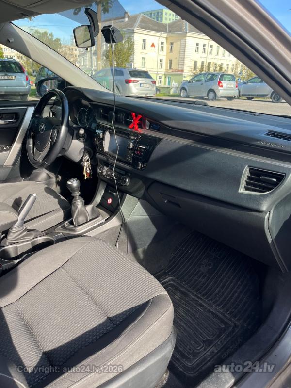 Beige Toyota Corolla 2015 in Tallinn, with an engine capacity of 1.60 L and mileage of 119 thousand km for 8500 €, photo 9 on AUTOMOTO.COM.LV