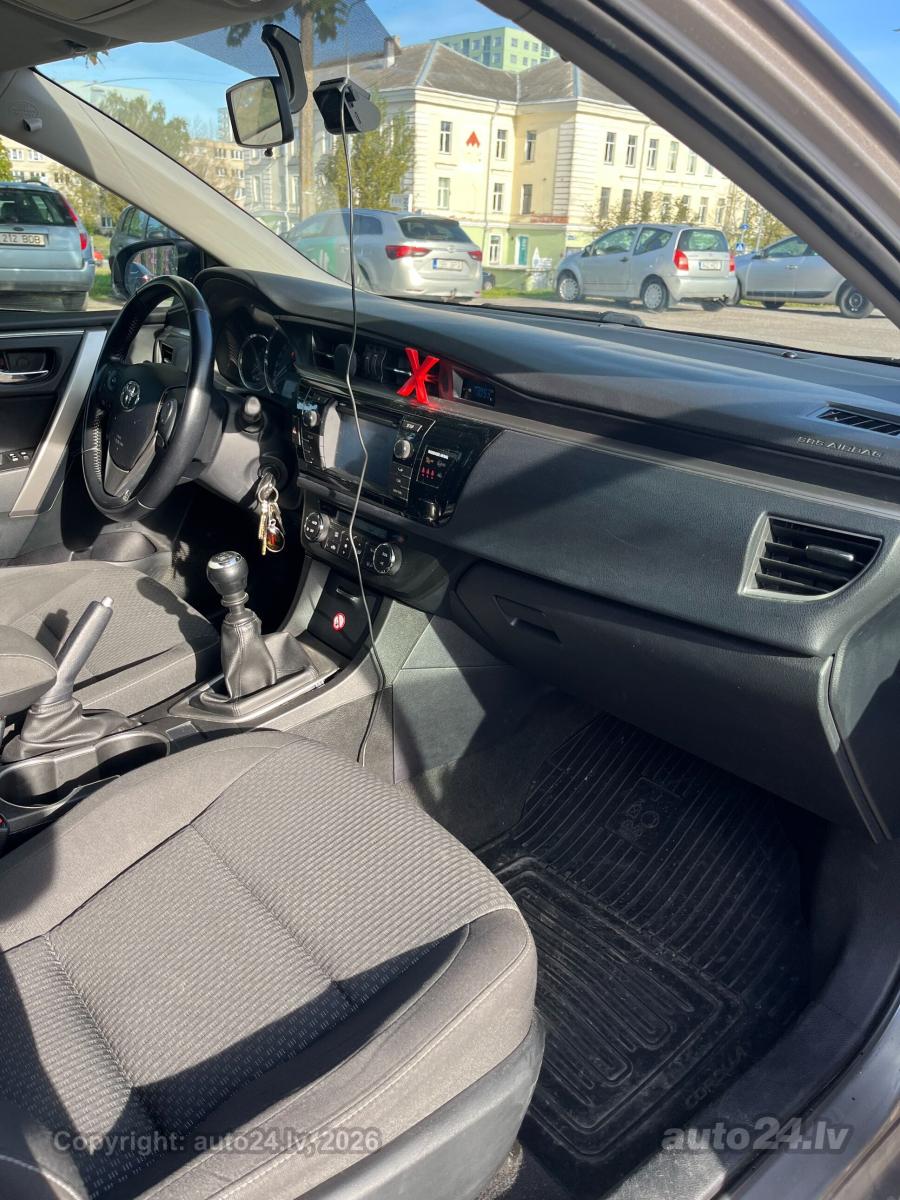 Beige Toyota Corolla 2015 in Tallinn, with an engine capacity of 1.60 L and mileage of 119 thousand km for 8500 €, photo 10 on AUTOMOTO.COM.LV