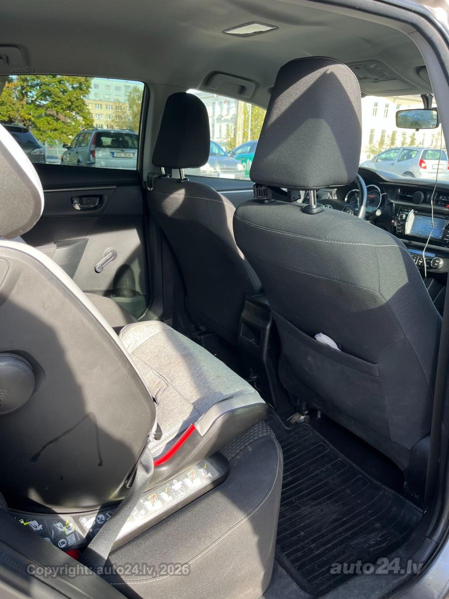 Beige Toyota Corolla 2015 in Tallinn, with an engine capacity of 1.60 L and mileage of 119 thousand km for 8500 €, photo 12 on AUTOMOTO.COM.LV