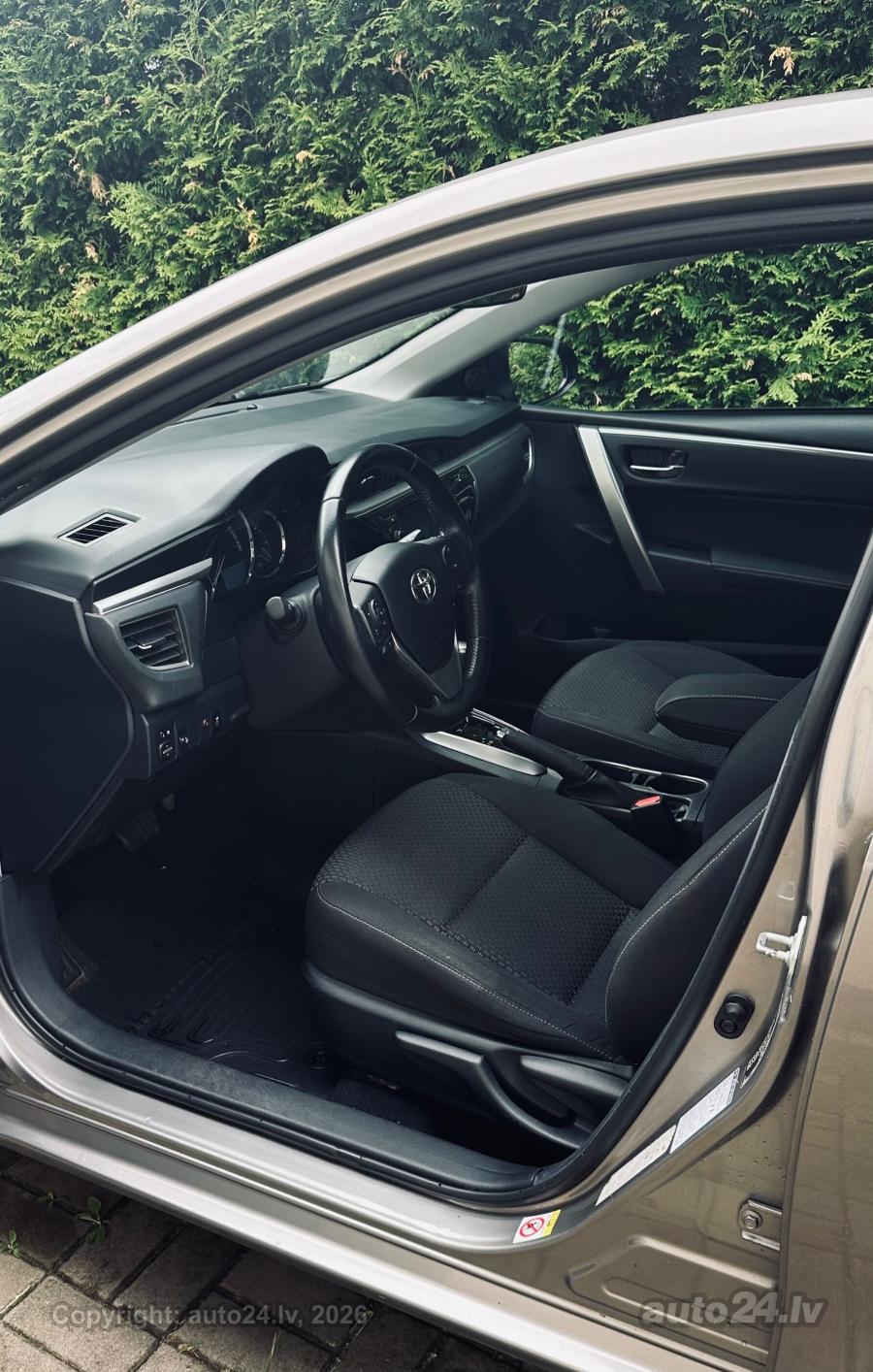 Beige Toyota Corolla 2016 in Tallinn, with an engine capacity of 1.60 L and mileage of 158 thousand km for 9900 €, photo 10 on AUTOMOTO.COM.LV
