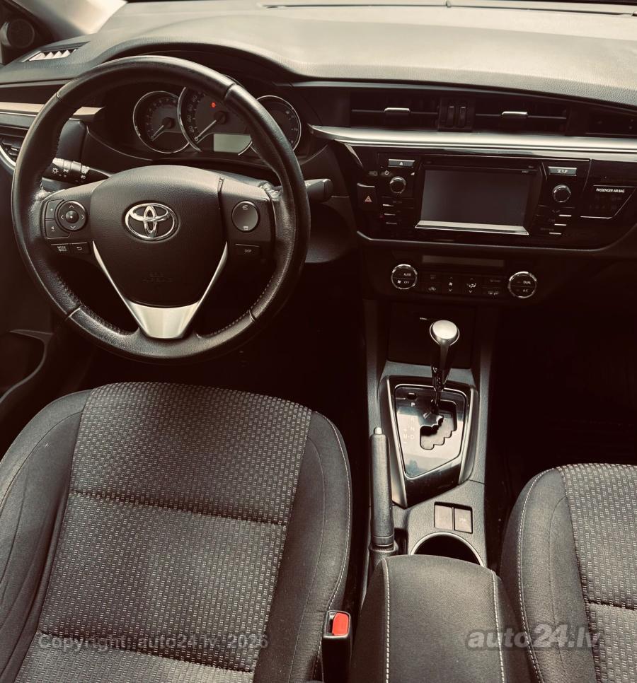 Beige Toyota Corolla 2016 in Tallinn, with an engine capacity of 1.60 L and mileage of 158 thousand km for 9900 €, photo 13 on AUTOMOTO.COM.LV