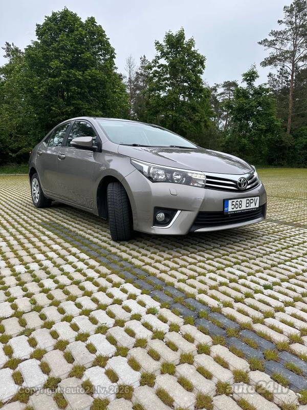 Beige Toyota Corolla 2016 in Tallinn, with an engine capacity of 1.60 L and mileage of 158 thousand km for 9900 €, photo 5 on AUTOMOTO.COM.LV