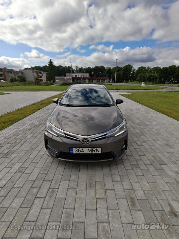 Beige Toyota Corolla 2017 in Tallinn, with an engine capacity of 1.60 L and mileage of 180 thousand km for 13900 €, photo 1 on AUTOMOTO.COM.LV