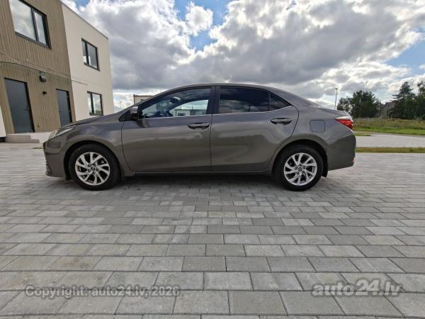 Beige Toyota Corolla 2017 in Tallinn, with an engine capacity of 1.60 L and mileage of 180 thousand km for 13900 €, photo 3 on AUTOMOTO.COM.LV