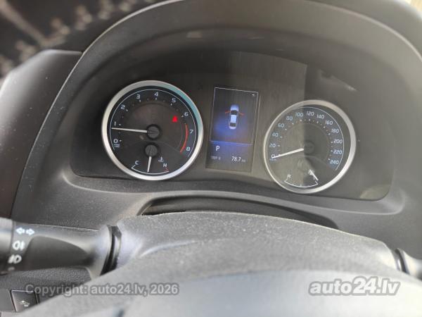Beige Toyota Corolla 2017 in Tallinn, with an engine capacity of 1.60 L and mileage of 180 thousand km for 13900 €, photo 7 on AUTOMOTO.COM.LV
