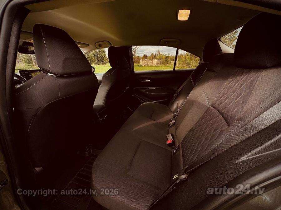 Smilšu krāsa Toyota Corolla 2019 Tallina, ar dzinēja tilpumu 1.80 L un nobraukumu 72 tūkst. km par 19500 €, foto 12 vietnē AUTOMOTO.COM.LV