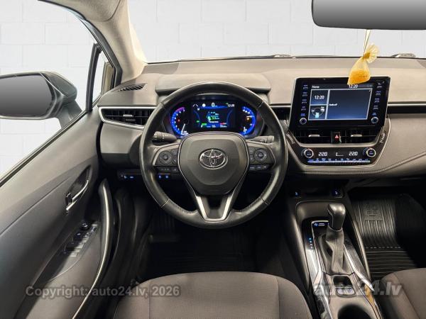Beige Toyota Corolla 2019 in Tartu, with an engine capacity of 1.80 L and mileage of 129 thousand km for 16990 €, photo 10 on AUTOMOTO.COM.LV