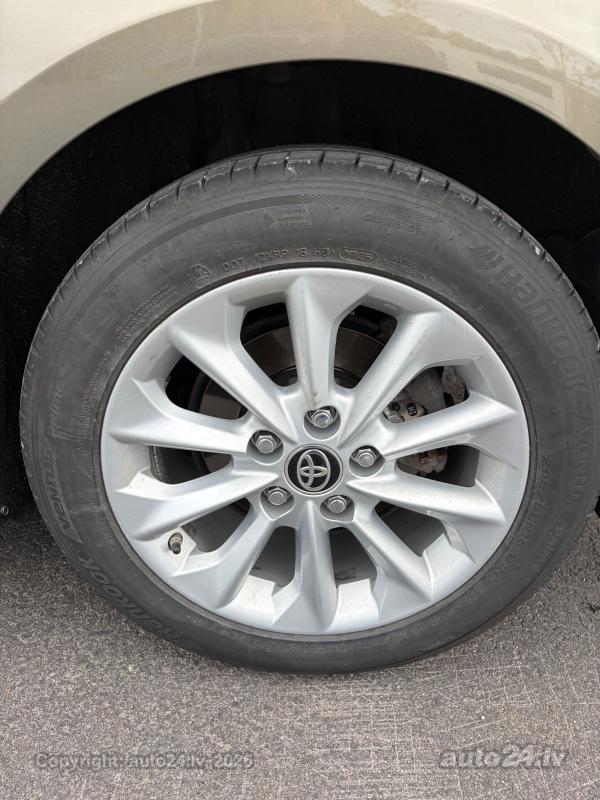 Smilšu krāsa Toyota Corolla 2021 Tallina, ar dzinēja tilpumu 1.60 L un nobraukumu 107 tūkst. km par 16800 €, foto 3 vietnē AUTOMOTO.COM.LV