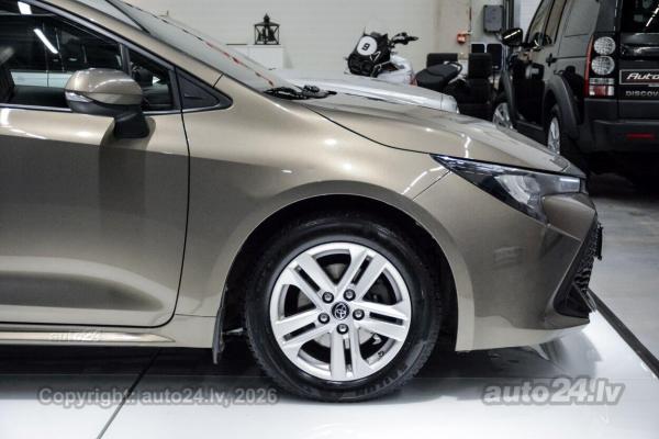 Beige Toyota Corolla 2019 in Tallinn, with an engine capacity of 1.20 L and mileage of 112 thousand km for 14850 €, photo 4 on AUTOMOTO.COM.LV