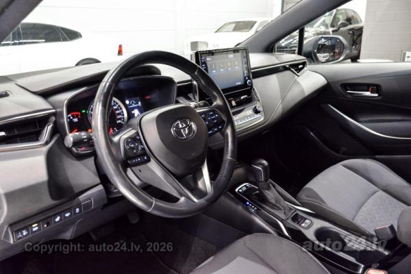 Beige Toyota Corolla 2019 in Tallinn, with an engine capacity of 1.20 L and mileage of 112 thousand km for 14850 €, photo 8 on AUTOMOTO.COM.LV