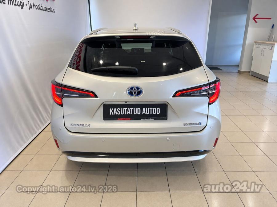 Beige Toyota Corolla 2021 in Tallinn, with an engine capacity of 1.80 L and mileage of 145 thousand km for 18290 €, photo 7 on AUTOMOTO.COM.LV