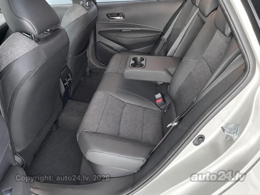 Beige Toyota Corolla 2021 in Tallinn, with an engine capacity of 1.80 L and mileage of 145 thousand km for 18290 €, photo 10 on AUTOMOTO.COM.LV