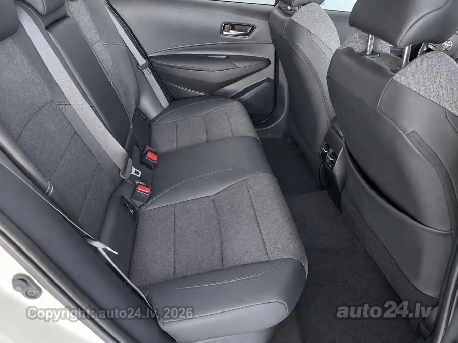 Beige Toyota Corolla 2021 in Tallinn, with an engine capacity of 1.80 L and mileage of 145 thousand km for 18290 €, photo 11 on AUTOMOTO.COM.LV