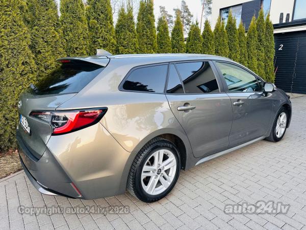 Beige Toyota Corolla 2022 in Tallinn, with an engine capacity of 1.20 L and mileage of 62 thousand km for 16490 €, photo 5 on AUTOMOTO.COM.LV