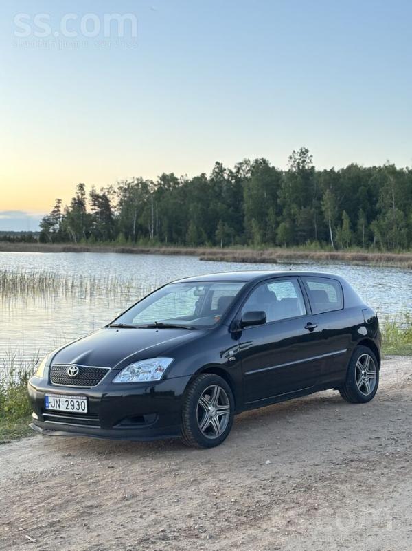 Black Toyota Corolla 2002 in Riga, with an engine capacity of 2.00 L and mileage of 339 thousand km for 1300 €, photo 1 on AUTOMOTO.COM.LV