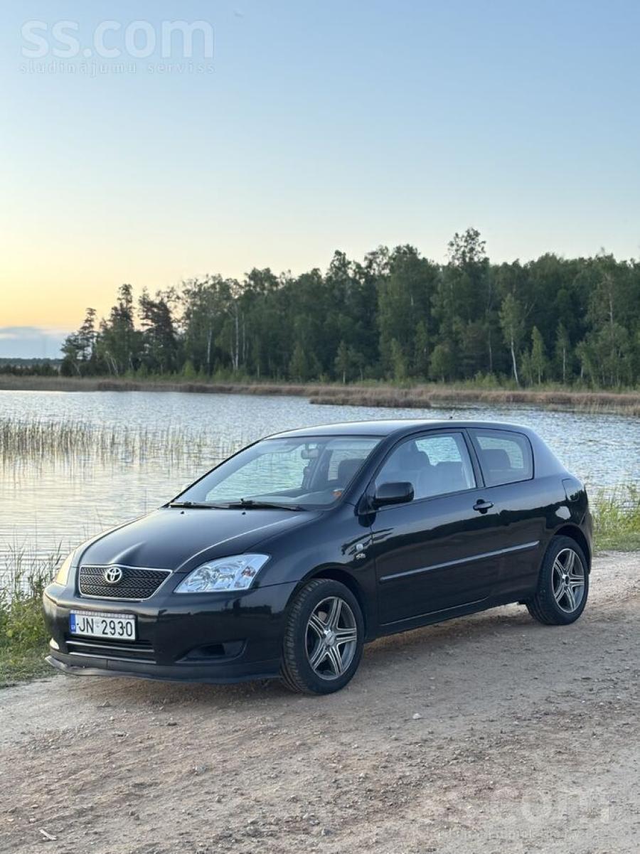 Black Toyota Corolla 2002 in Riga, with an engine capacity of 2.00 L and mileage of 339 thousand km for 1300 €, photo 1 on AUTOMOTO.COM.LV