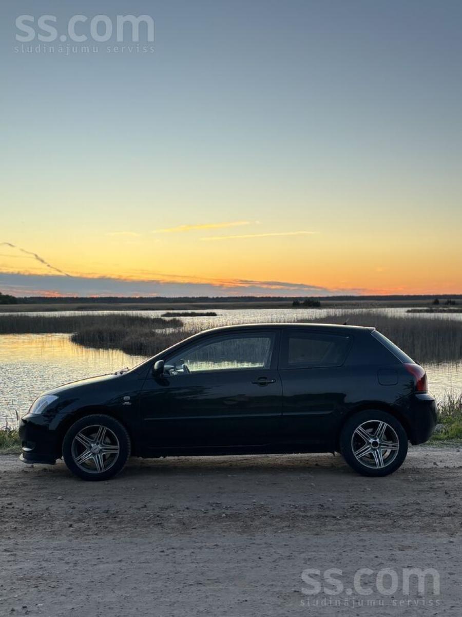 Black Toyota Corolla 2002 in Riga, with an engine capacity of 2.00 L and mileage of 339 thousand km for 1300 €, photo 3 on AUTOMOTO.COM.LV
