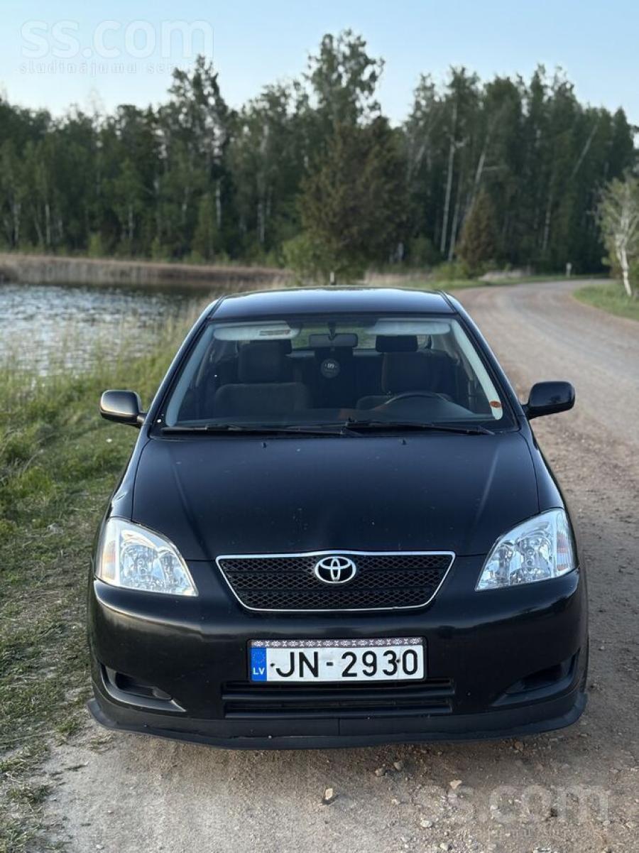 Black Toyota Corolla 2002 in Riga, with an engine capacity of 2.00 L and mileage of 339 thousand km for 1300 €, photo 4 on AUTOMOTO.COM.LV
