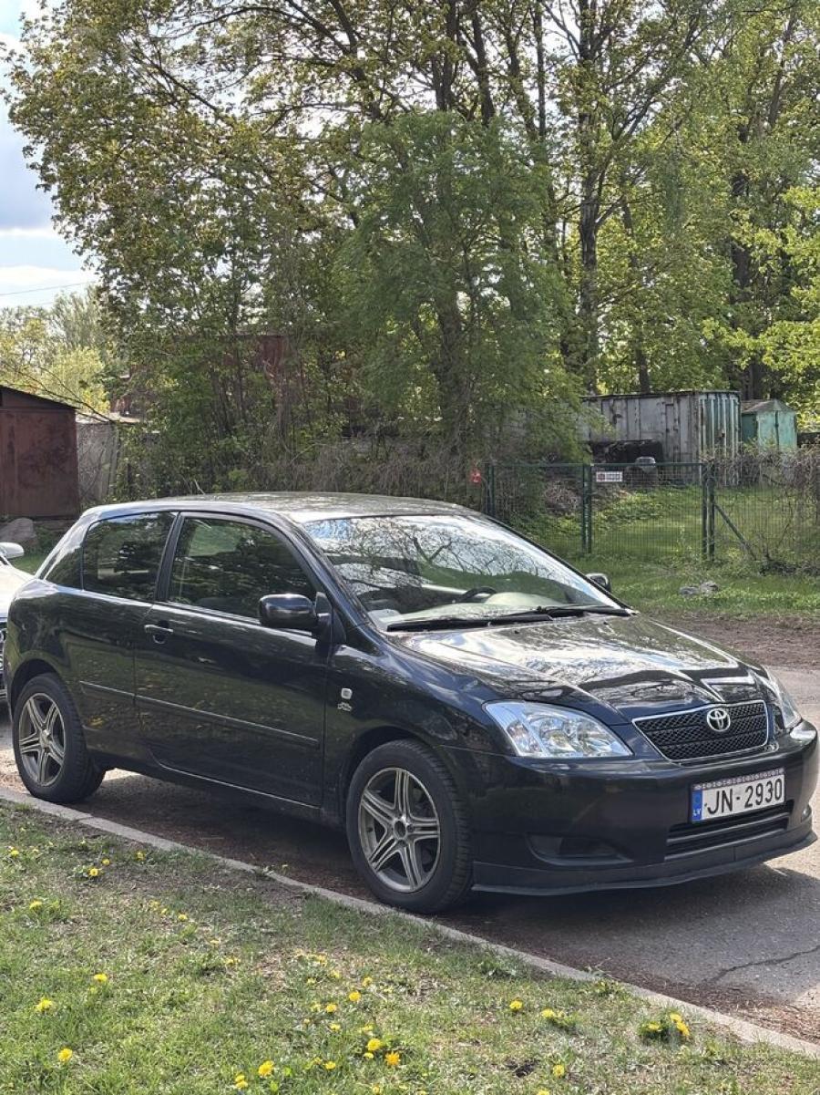 Black Toyota Corolla 2002 in Riga, with an engine capacity of 2.00 L and mileage of 339 thousand km for 1300 €, photo 7 on AUTOMOTO.COM.LV