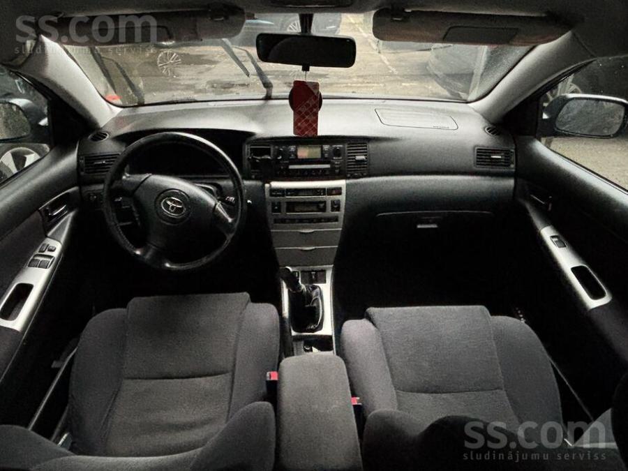 Black Toyota Corolla 2002 in Riga, with an engine capacity of 2.00 L and mileage of 339 thousand km for 1300 €, photo 8 on AUTOMOTO.COM.LV
