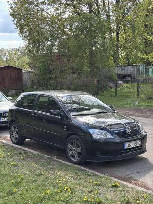 Черный Тойота Королла 2002 в Рига, объемом двигателя 2.00 л и пробегом 340 тыс. км за 550 €, фото  на AUTOMOTO.COM.LV
