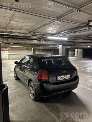 Melns Toyota Corolla 2002 Rīga, ar dzinēja tilpumu 2.00 L un nobraukumu 340 tūkst. km par 550 €, foto 3 vietnē AUTOMOTO.COM.LV
