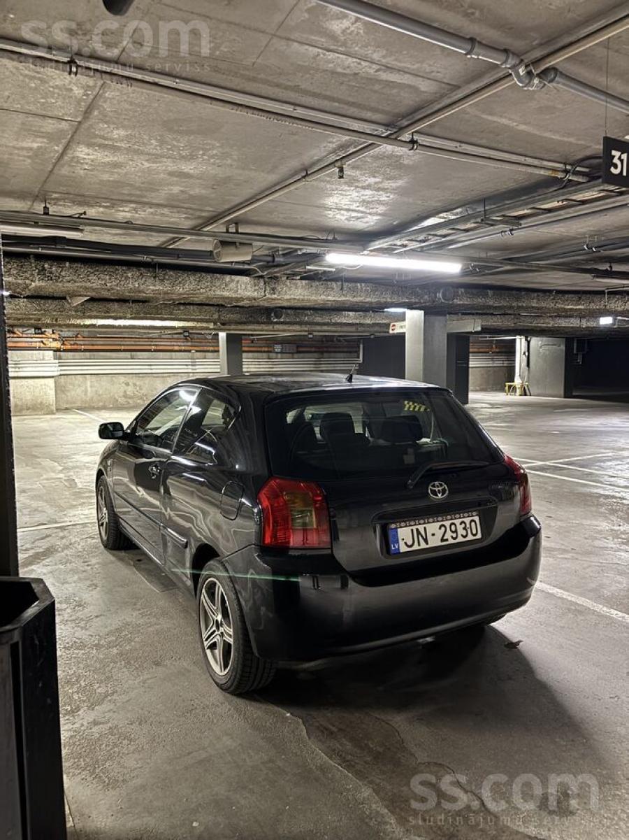 Melns Toyota Corolla 2002 Rīga, ar dzinēja tilpumu 2.00 L un nobraukumu 340 tūkst. km par 550 €, foto 3 vietnē AUTOMOTO.COM.LV