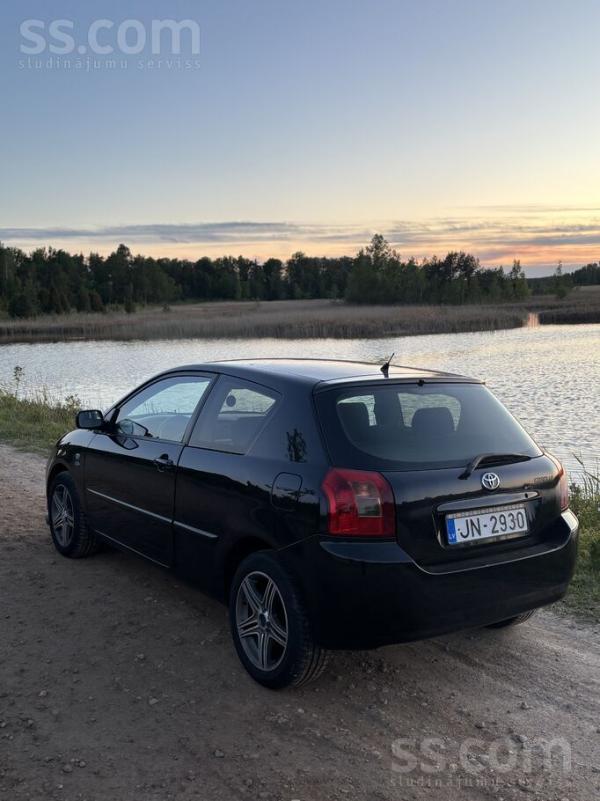 Toyota Corolla 2002 Rīga vietnē Melns Toyota Corolla 2002 Rīga, ar dzinēja tilpumu 2.00 L un nobraukumu 340 tūkst. km par 550 €, foto 4 vietnē AUTOMOTO.COM.LV