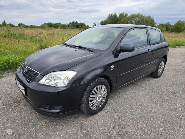 Melns Toyota Corolla 2004 Šauļi, ar dzinēja tilpumu 1.40 L un nobraukumu 223 tūkst. km par 650 €, foto 1 vietnē AUTOMOTO.COM.LV