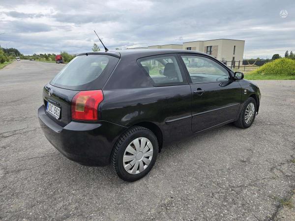 Melns Toyota Corolla 2004 Šauļi, ar dzinēja tilpumu 1.40 L un nobraukumu 223 tūkst. km par 650 €, foto 2 vietnē AUTOMOTO.COM.LV