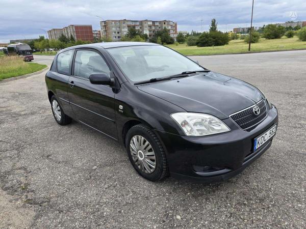 Melns Toyota Corolla 2004 Šauļi, ar dzinēja tilpumu 1.40 L un nobraukumu 223 tūkst. km par 650 €, foto 4 vietnē AUTOMOTO.COM.LV