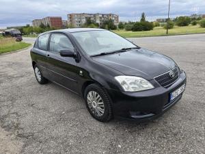 Black Toyota Corolla 2004 in Siauliai, with an engine capacity of 1.40 L and mileage of 223 thousand km for 650 €, photo 5 on AUTOMOTO.COM.LV