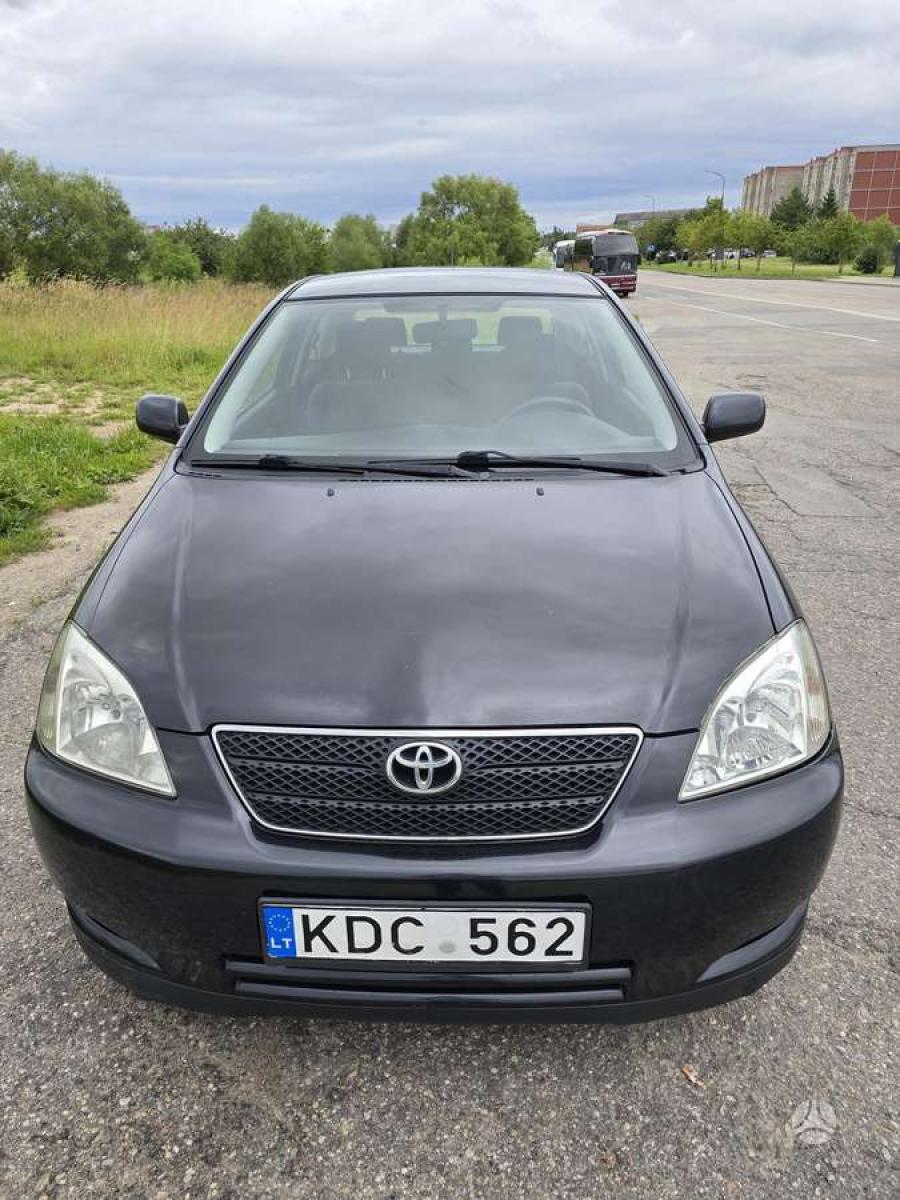 Black Toyota Corolla 2004 in Siauliai, with an engine capacity of 1.40 L and mileage of 223 thousand km for 650 €, photo 6 on AUTOMOTO.COM.LV
