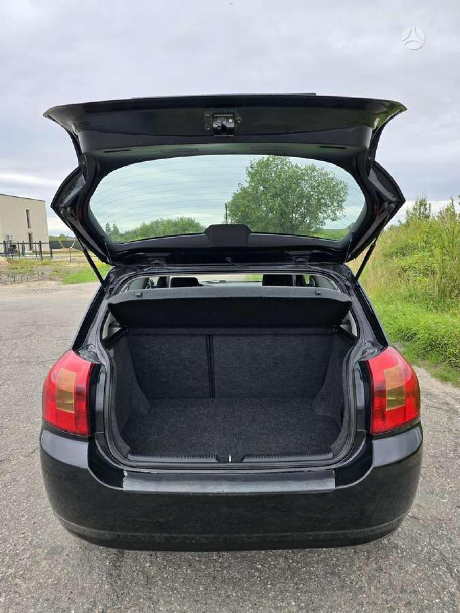 Black Toyota Corolla 2004 in Siauliai, with an engine capacity of 1.40 L and mileage of 223 thousand km for 650 €, photo 7 on AUTOMOTO.COM.LV