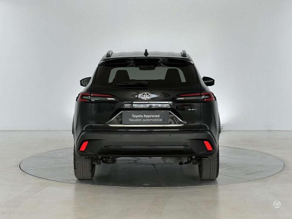 Melns Toyota Corolla 2025 Viļņa, ar dzinēja tilpumu 1.80 L un nobraukumu 10 tūkst. km par 33900 €, foto 4 vietnē AUTOMOTO.COM.LV