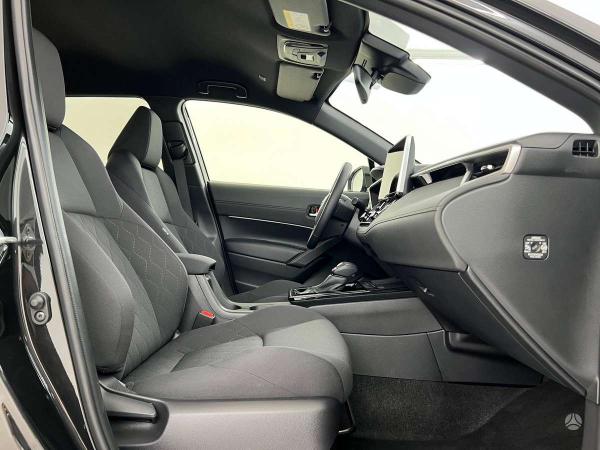 Melns Toyota Corolla 2025 Viļņa, ar dzinēja tilpumu 1.80 L un nobraukumu 10 tūkst. km par 33900 €, foto 6 vietnē AUTOMOTO.COM.LV