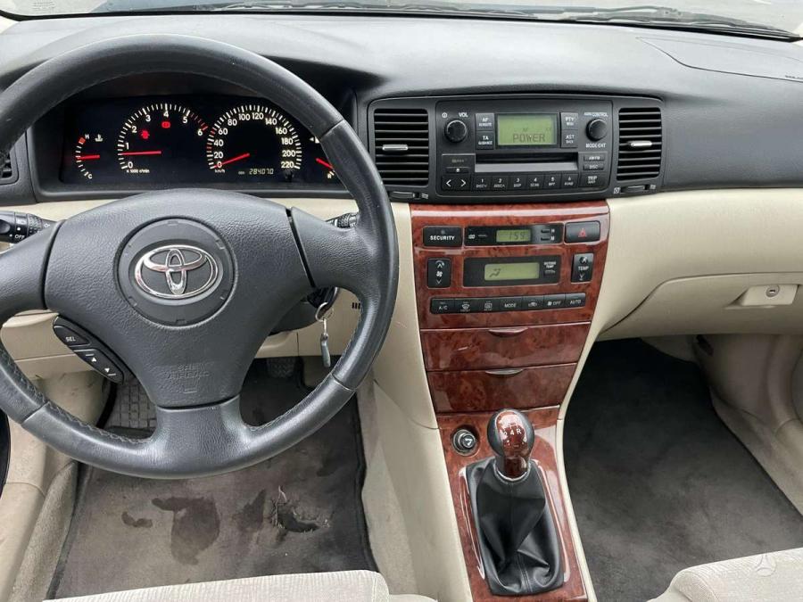 Black Toyota Corolla 2003 in Kaunas, with an engine capacity of 1.60 L and mileage of 284 thousand km for 650 €, photo 11 on AUTOMOTO.COM.LV
