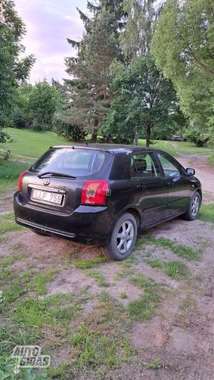 Черный Тойота Королла 2004 в Скуодас, объемом двигателя 2.00 л и пробегом 274 тыс. км за 1500 €, фото 5 на AUTOMOTO.COM.LV