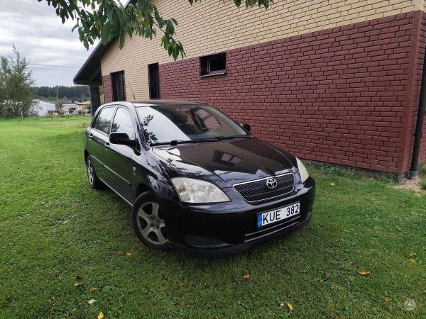 Melns Toyota Corolla 2004 Viļņa, ar dzinēja tilpumu 2.00 L un nobraukumu 242 tūkst. km par 1100 €, foto 1 vietnē AUTOMOTO.COM.LV