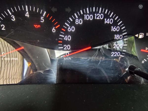 Melns Toyota Corolla 2004 Viļņa, ar dzinēja tilpumu 2.00 L un nobraukumu 242 tūkst. km par 1100 €, foto 6 vietnē AUTOMOTO.COM.LV