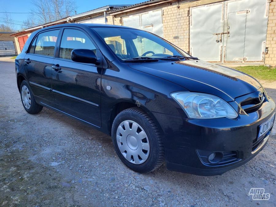Black Toyota Corolla 2005 in Sirvintos, with an engine capacity of 1.40 L and mileage of 197 thousand km for 2550 €, photo 16 on AUTOMOTO.COM.LV